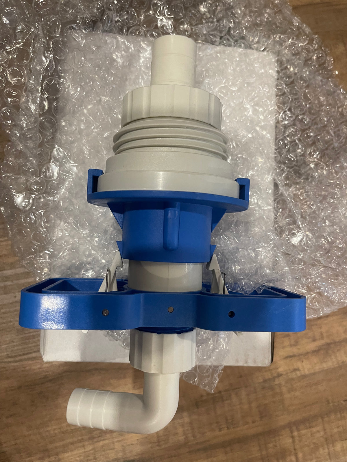 Macnaught DEF Tote and Drum Coupling — Huber Ag Equipment LTD