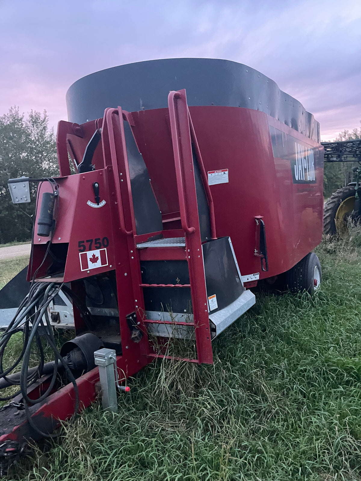 Used 2018 5750 Jaylor feed mixer wagon. — Huber Ag Equipment LTD