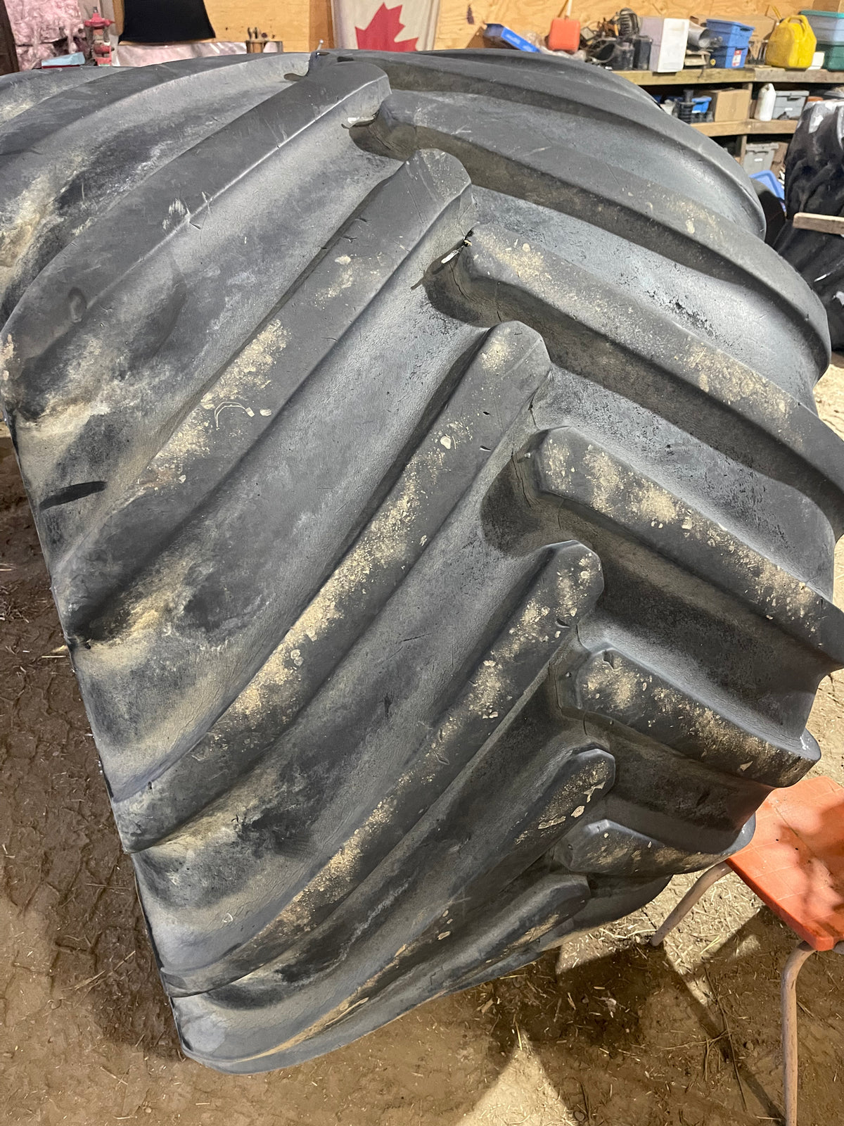 Used floater tires, 66x43.00-25NHS — Huber Ag Equipment LTD